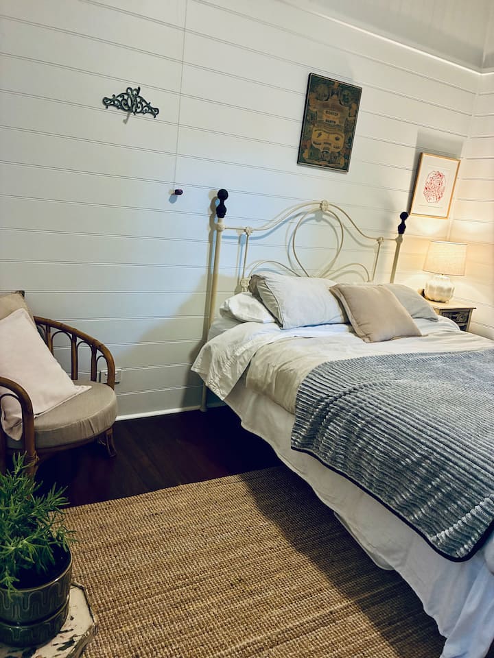 The Bello Bedroom - Bellingen