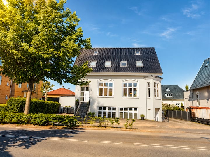 Nordic 7-bedroom Villa Close To City & Transport - Odense