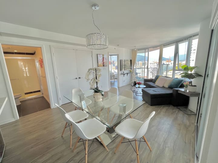 Downtown 4bd 2ba 2free Parking View Skytrain - Vancouver