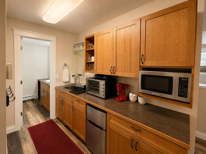 Red Alder Retreat • Cozy Suite W/ Fireplace - Kodiak, AK