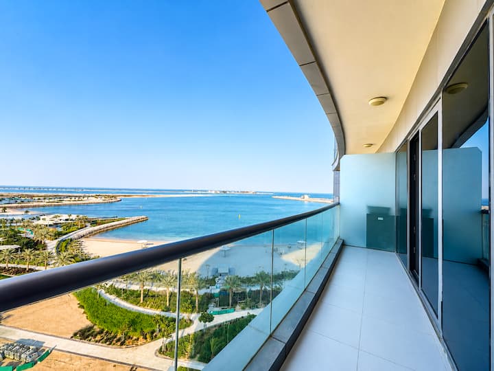 Bright & Spacious 2br With Balcony And Beach Views - Qatar