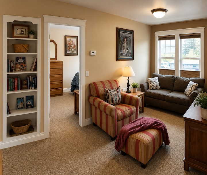 Sitka Spruce Retreat: Queen With Outdoor Deck - Kodiak, AK