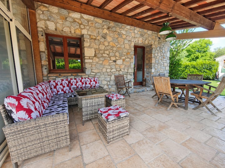 Thibélie Gîte En Rez-de-jardin Terrasse Et Piscine - Frankrijk