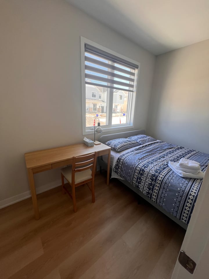 Private & Separate Guest Room, Free Street Parking - Ottawa