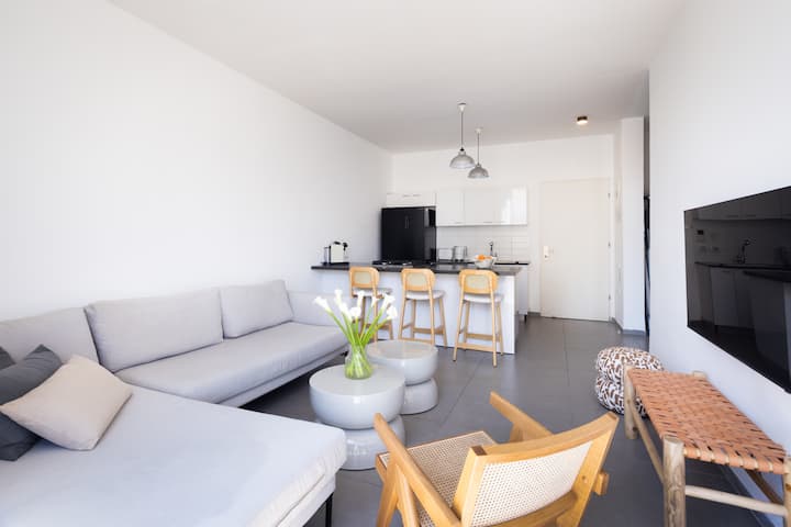 Modern City Apartment | Mamad & Private Balcony - Israel
