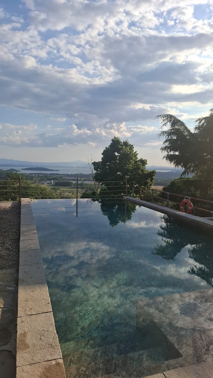 Villa Con Piscina A Sfioro E Vista Lago, Umbria - Passignano sul Trasimeno