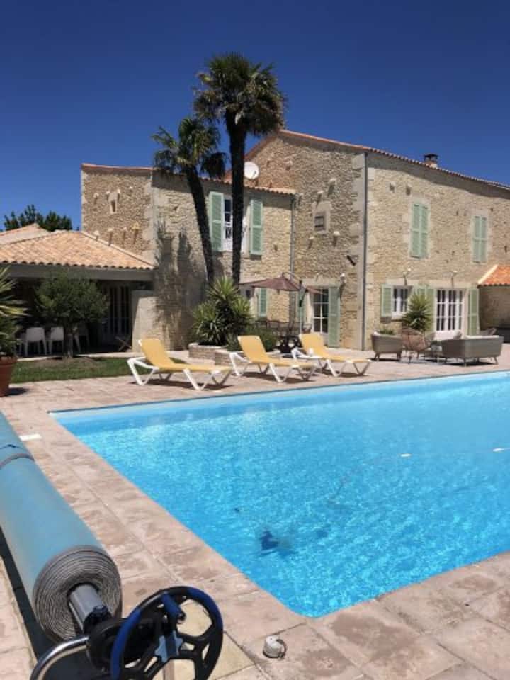 Villa Atypique Centre Village Avec Piscine - La Brée-les-Bains