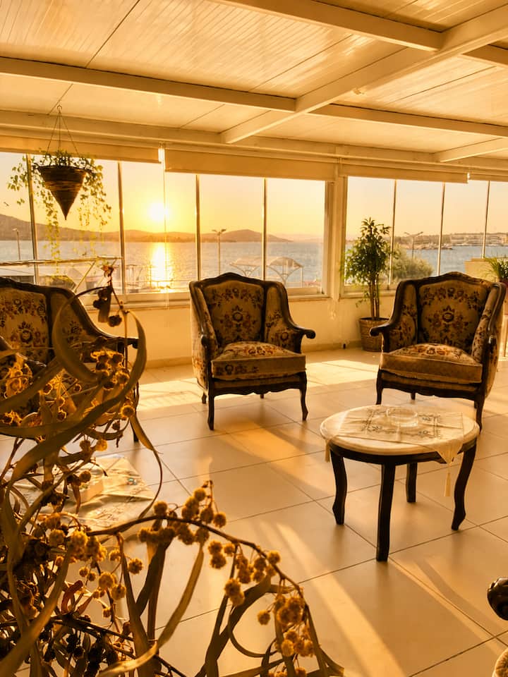 Cunda Merkezde, Denize Sıfır Teraslı Rum Evi - Ayvalık