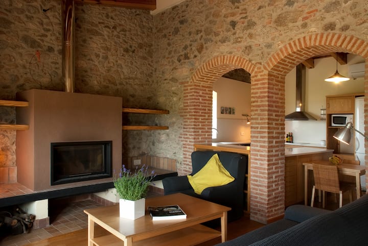 Stone Farmhouse Suite · Vineyard Views · Empordà - Llançà