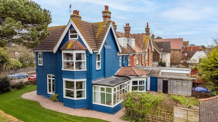Huge Luxury 6-br House With Off-road Parking - Chichester