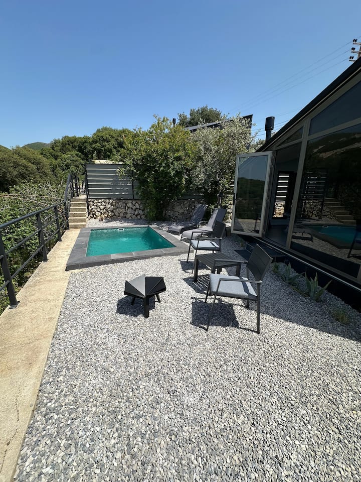 Emberhaus Nested In A Calm Area In Batroun Nature - Lebanon