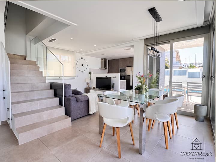 Magnifique Villa à Punta Prima - Spanien