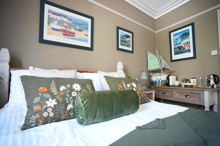 Boutique Room With Breakfast! King Alf's - Dartmouth
