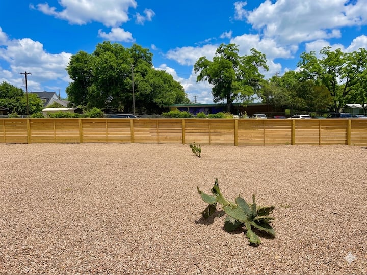 Traveler's Top Pick Modern Cactus Home By Ut/dt - Austin