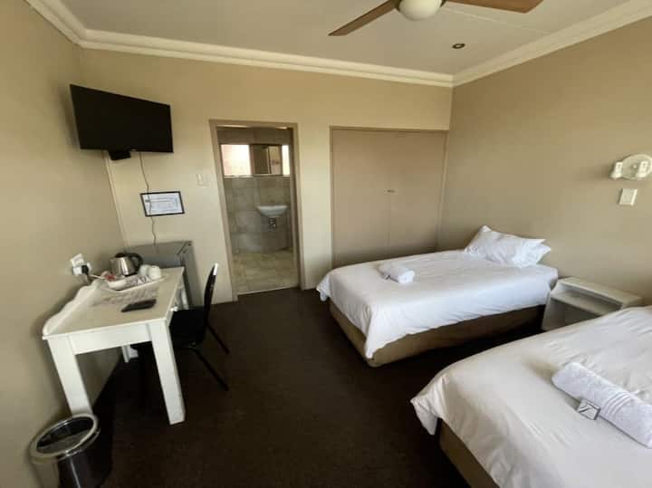 Standard Twin With En-suite - Middelburg