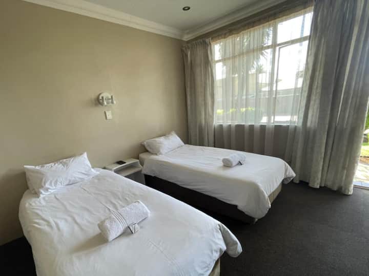 Standard Twin With En-suite - Middelburg