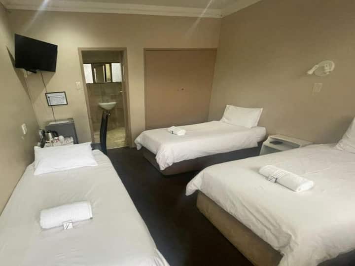 Standard Triple Room With En-suite - Middelburg