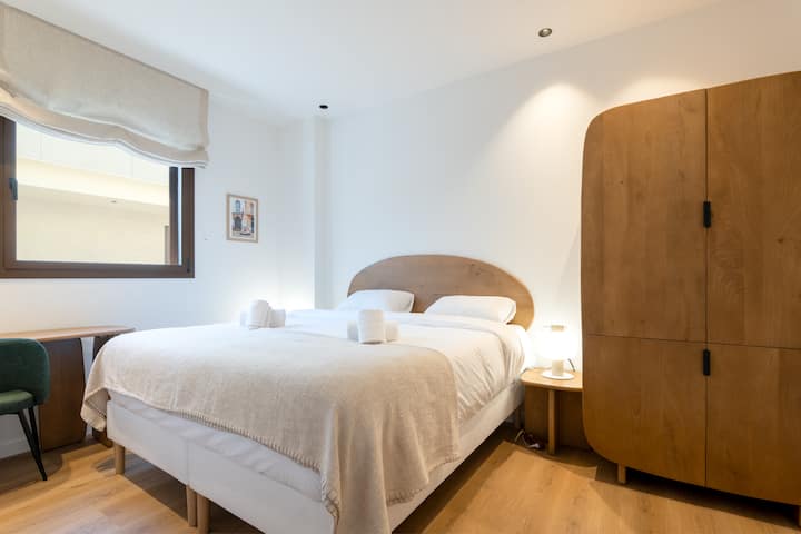 Can Milà | Signature Apartment Double Bed (316) - Garraf