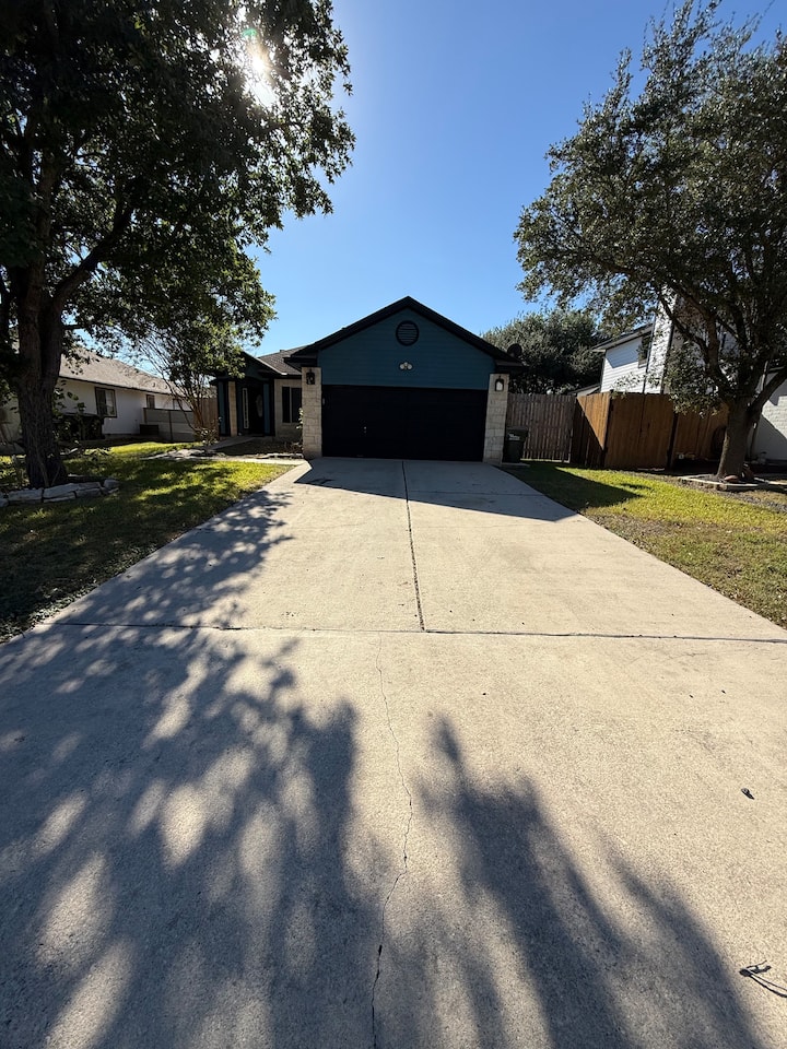 Full House In Kyle, Near Sanmarcos Outlets & I-35 - Kyle, TX