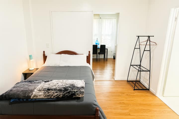 Private Stay Near Manhattan With Easy Bus Access - Union City, NJ