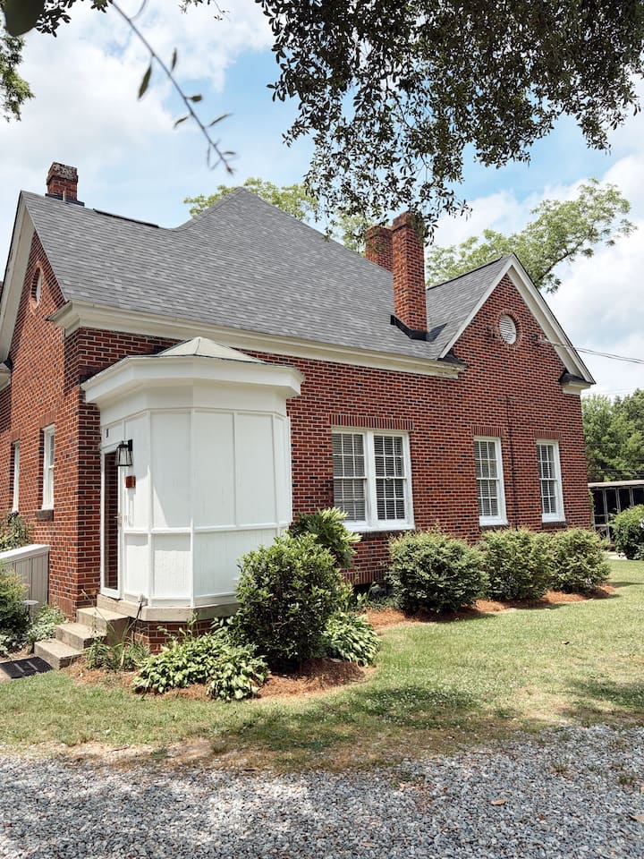 Charming Home Uptown Greenwood, Sc - Greenwood, SC
