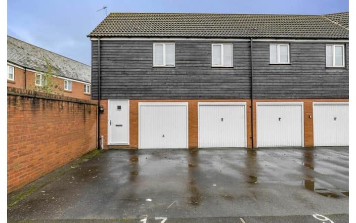Stylish 2-bed Coach House Near Cotswold Lakes - Swindon
