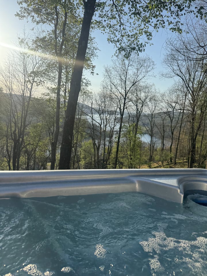 Lakeview Boathouse - 6 Bedroom Boat Slip Home - Deep Creek Lake, MD
