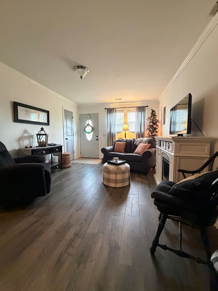 Modern And Cozy Stay Near Gallipolis. - Wet and Wild, Gallipolis