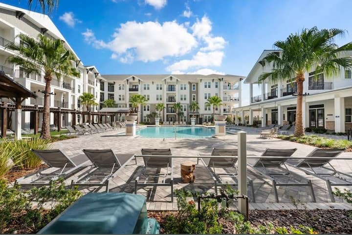 Luxury Waterset Retreat | Resort Pool | Oasis. - Apollo Beach, FL