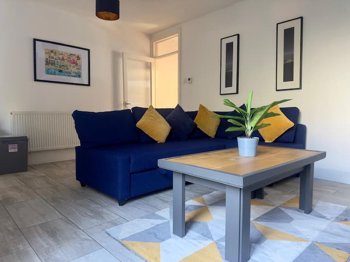 Central Hove Patio Flat | Close To Station/beach - 호베
