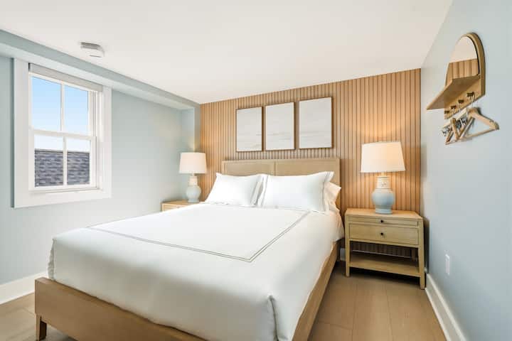 The Marilyn Inn - The Parlor - Spring Lake, NJ