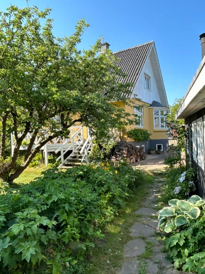 Skøn Villa Med Smuk Have Og Havkig - Aarhus