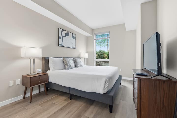 Modern Harborfront Apt | Walk To Restaurants - Stamford, CT