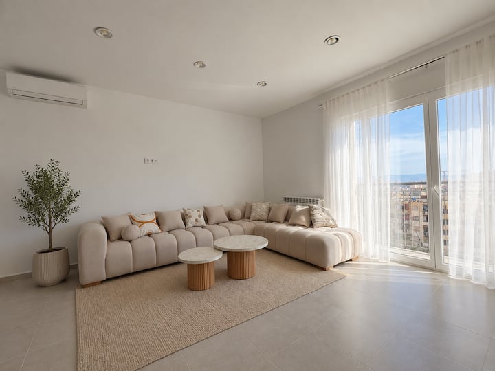 F4 Spacieux 9 Pers Avec Balcon – Bd Des Lions - Oran