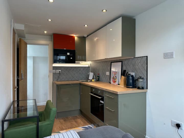 Urban Cool North Leeds Studio! Free Parking - Leeds