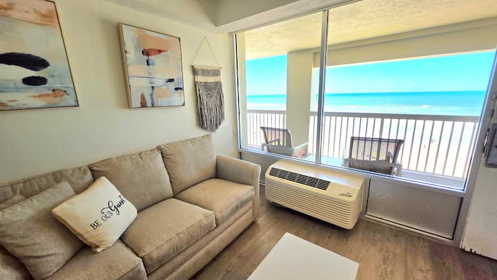 Beachfront Bliss - Cozy Ocean Studio - Daytona Beach, FL