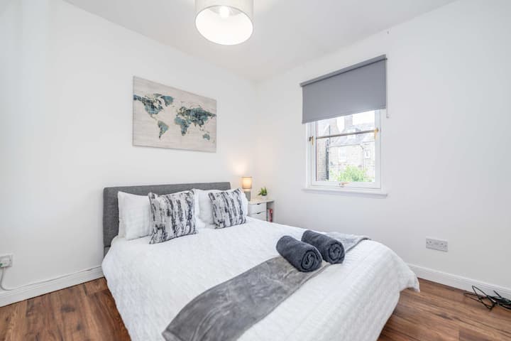 Stylish 2br  -Free Parking -Near Shops And Cafes - Aberdeen