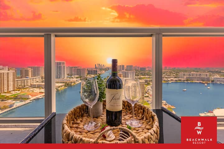 Bright Apt, Intracoastal View | Balcony & Pool - Hallandale Beach, FL