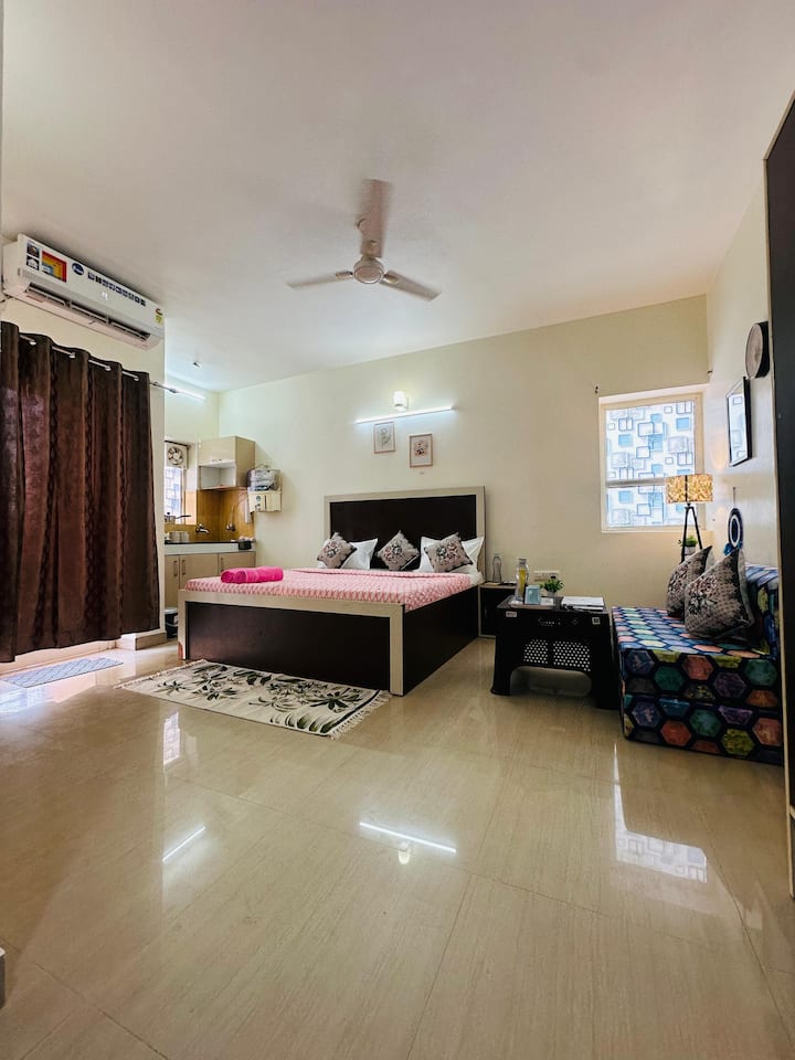 Ac Stay Near Banke Bihari Mandir | Free Parking - Vrindavan