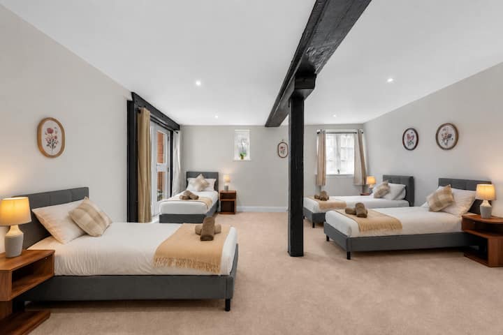 Contractors - 10 Separate Beds - Free Parking - Guildford, UK