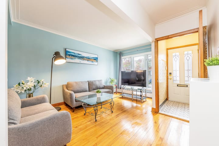 Family-friendly Montréal 5-bed Stay Near Metro - Lasalle