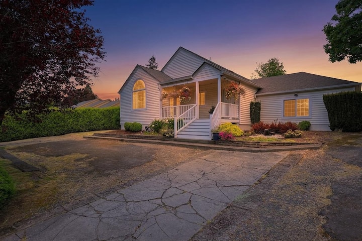 Relaxing 3br Escape W/ Hot Tub Near Portland - Oregon City, OR