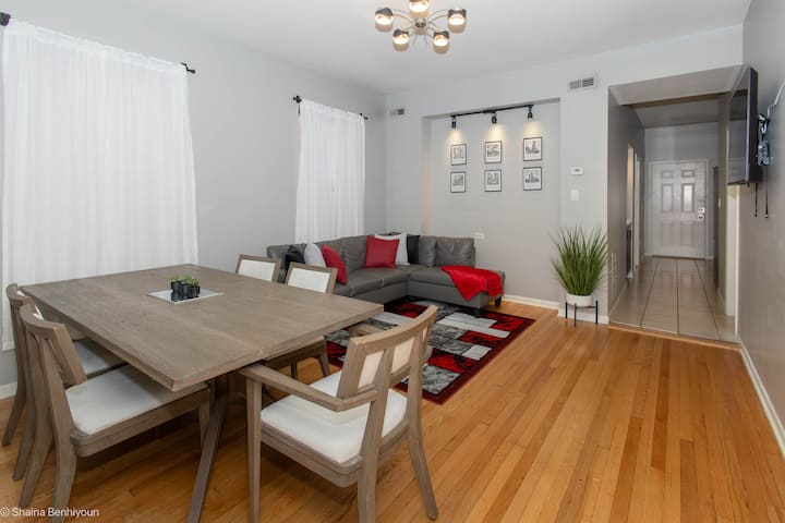 Wicker Park 2 Br Apartment - Blue Line Great Area! - Chicago