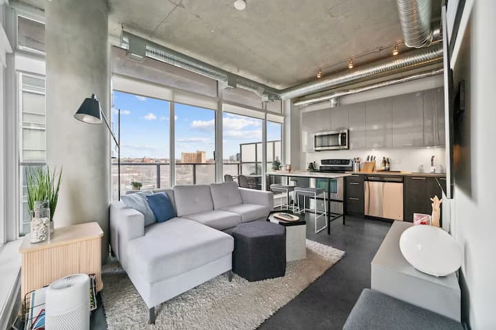 Cozy East Village Condo Near Calgary Stampede - Canada