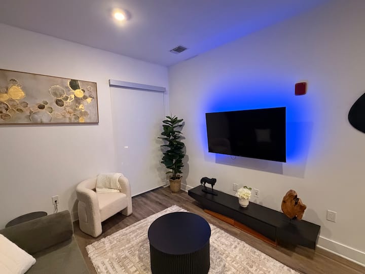 The City Nest | Balcony Views In The Heart Of Atl. - Atlanta, GA