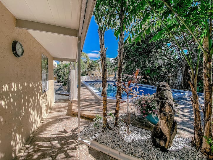 Cozy Villa Near Beach & Downtown - Efficiency - Venice, FL