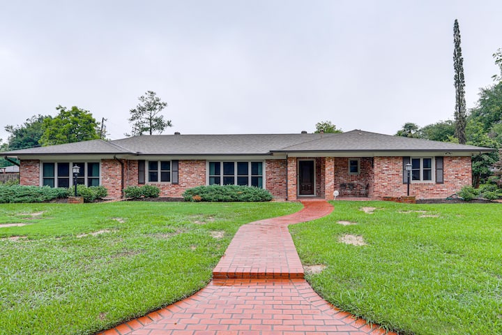 3 Mi To Dtwn Alexandria: Family Home W/ Hot Tub! - Alexandria, LA