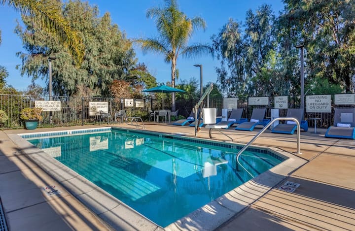Stylish 3 Hotel Suites W/ Parking & Breakfast - Carlsbad, CA