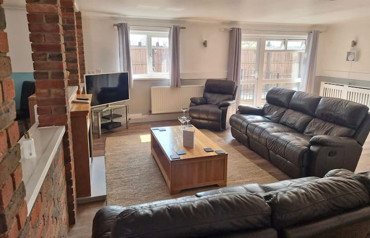 Self-contained, Large Annex Near Stonehenge - Amesbury