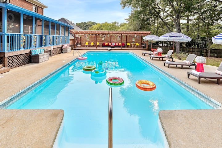Tropical Estate | Heated Pool | Movie Theater - 로렌스빌